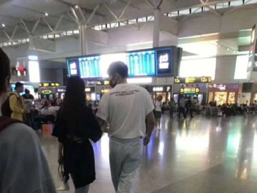 Rainie Yang and Li Ronghao Spotted Getting Their Marriage Certificate ...