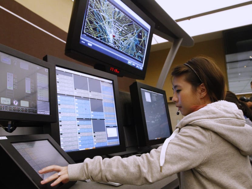 Gallery: New air traffic control system tracks more planes and farther ...