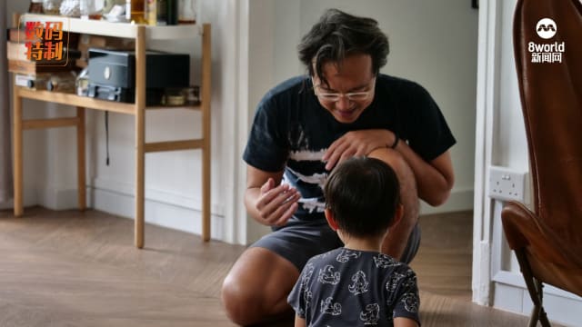 为留给儿女居住体验 他愿当黑白屋的看护者 - 8world