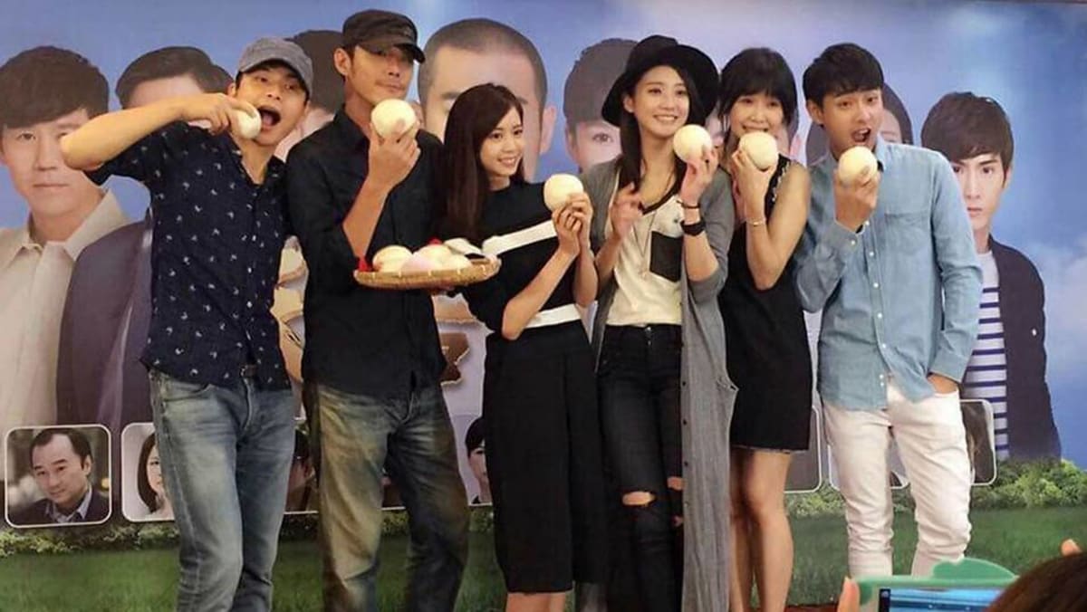 Tony Sun appears in good spirits at wrap party - 8days