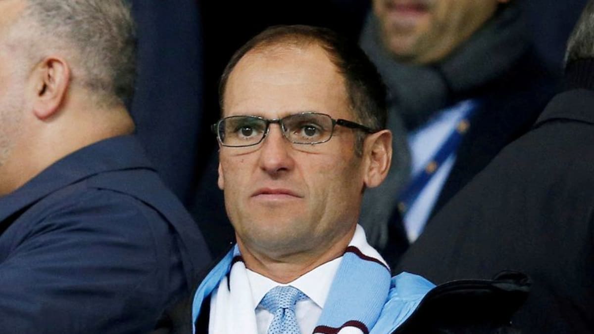 Twitter keeps Musk ally Durban on board, rejects resignation - CNA