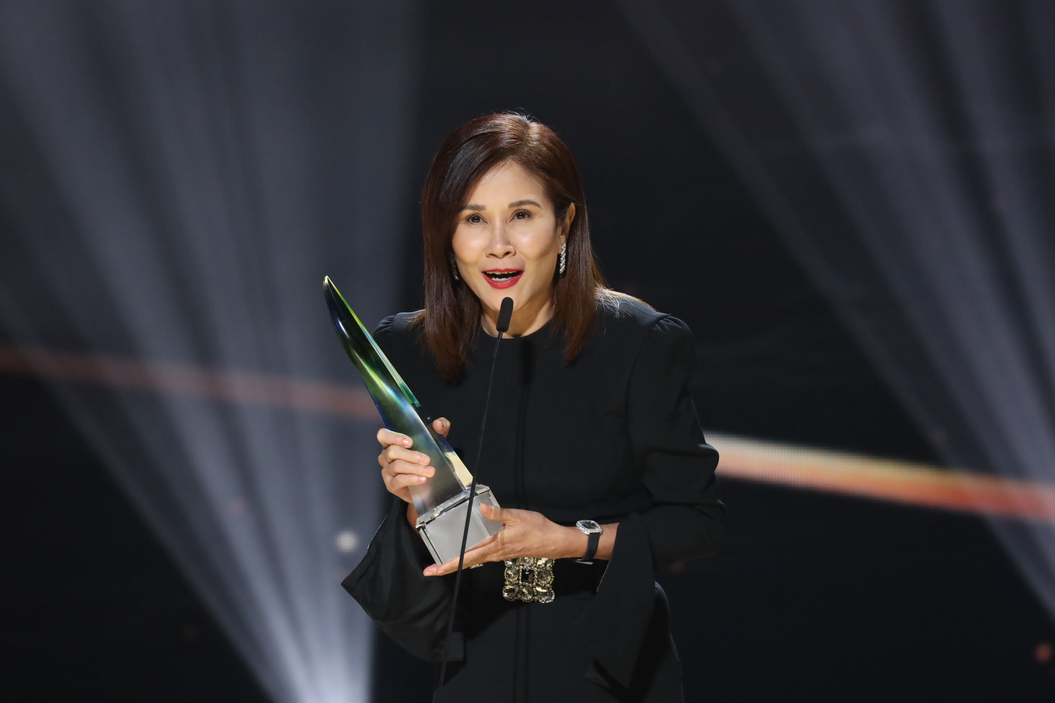 Lin Meijiao Dedicates Best Supporting Actress Award to Her Late Mum ...