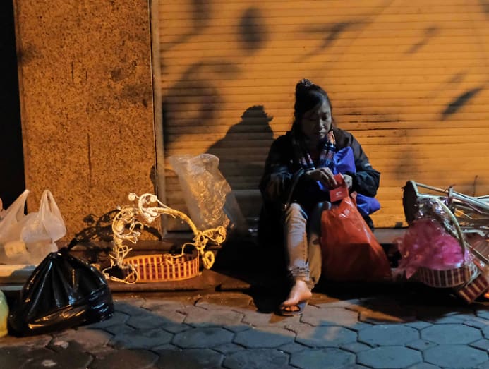 These angels bring warmth into the lives of Hanoi’s homeless elderly ...