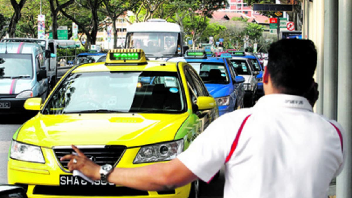 Taxi passengers need to respect traffic rules - TODAY