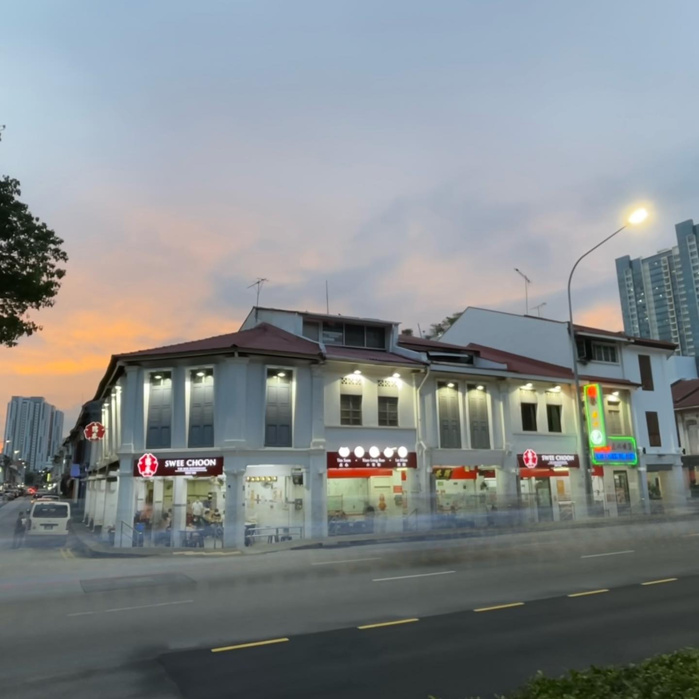 Swee Choon Dim Sum Has Jay Chou-Lookalike Staff, Netizens Debate On ...