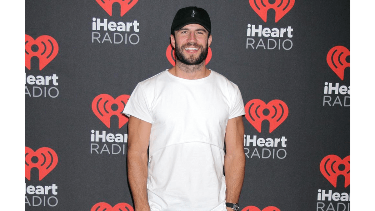 Sam Hunt is engaged to girlfriend Hannah Lee Fowler - 8days