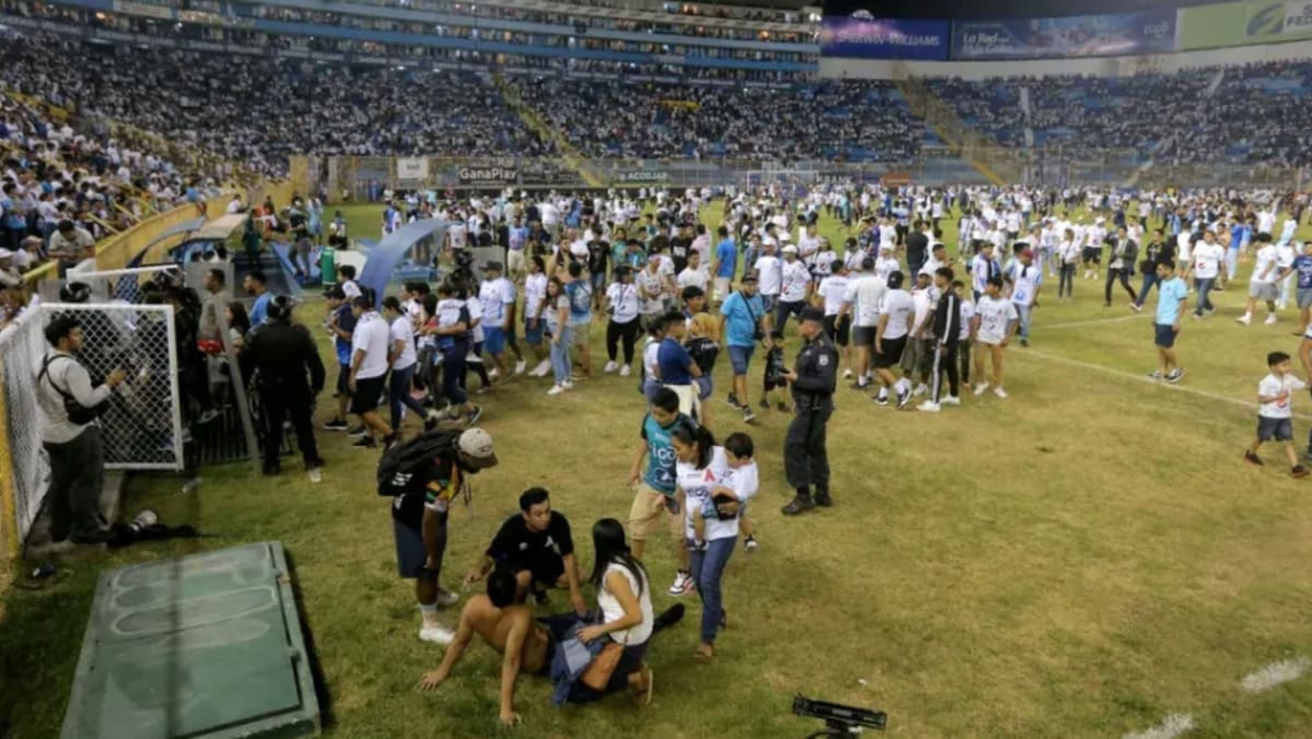 9 maut, 100 cedera dalam rempuhan stadium bola sepak El Salvador ...