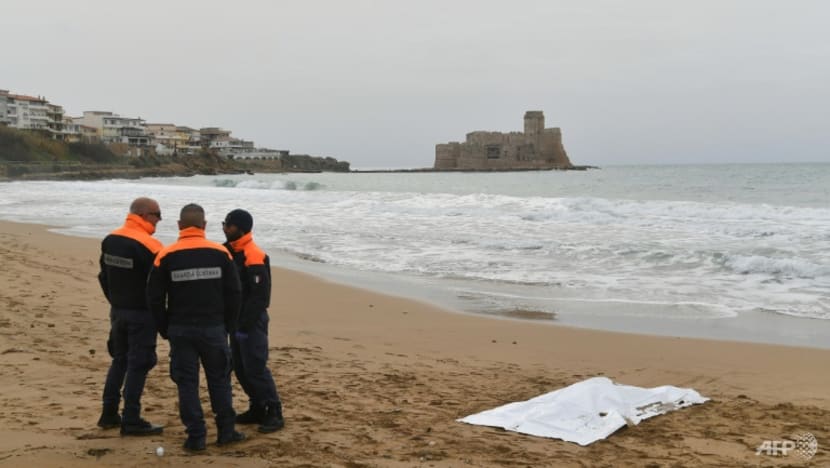 Italy coastguard combs beaches for bodies after shipwreck - CNA