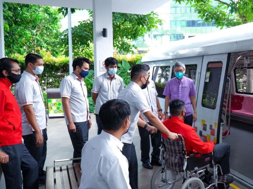 How do public transport staff identify people with dementia? Behind the ...