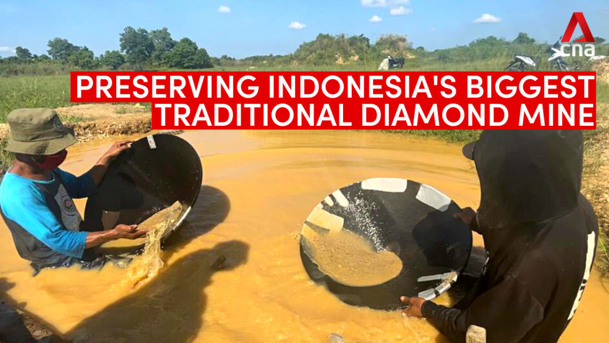 Preserving Indonesia's biggest traditional diamond mine | Video - CNA