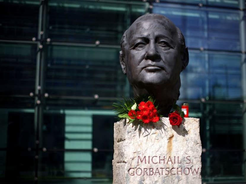 Thousands of Russians bid farewell to last Soviet leader Mikhail ...