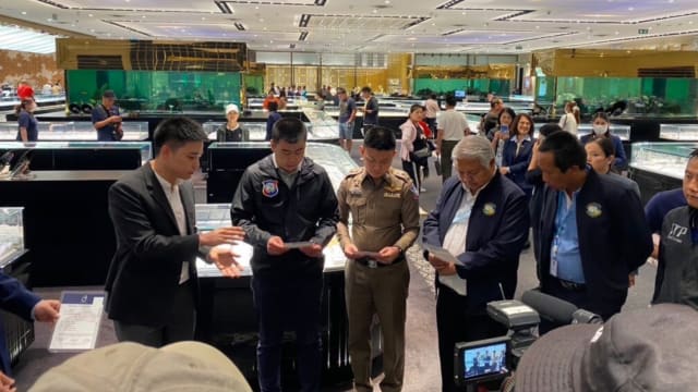 黑导疑强迫游客购物 泰国当局介入调查 - 8world