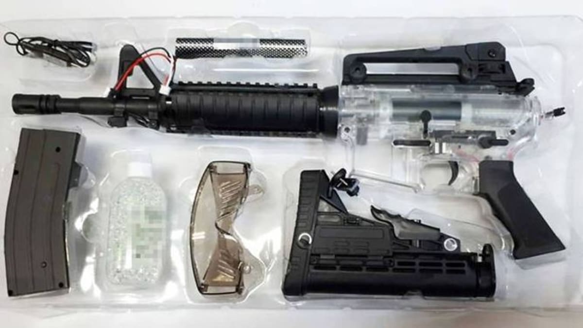 20 set dan bahagian pistol angin dipintas di Pusat Kargo Udara Changi ...