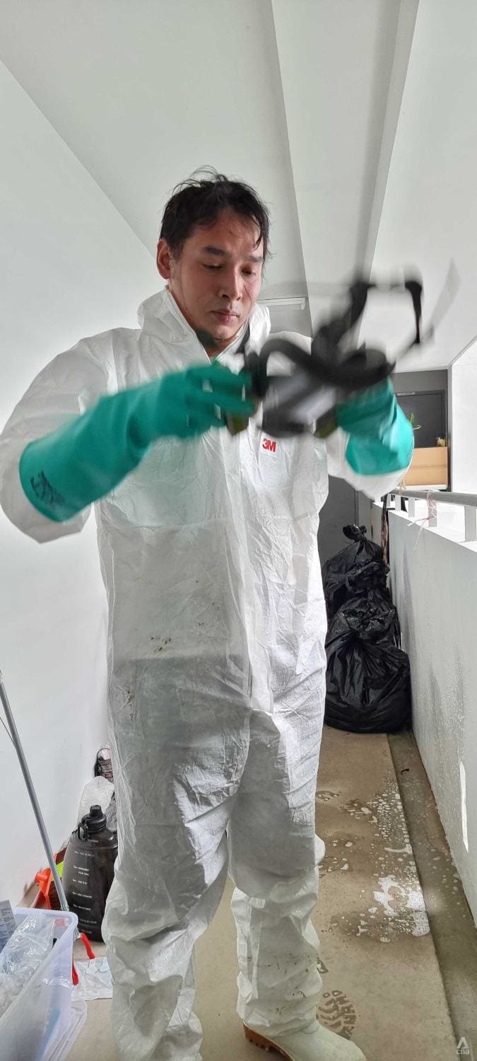 What happens when a person dies alone? A trauma cleaner shows us what ...