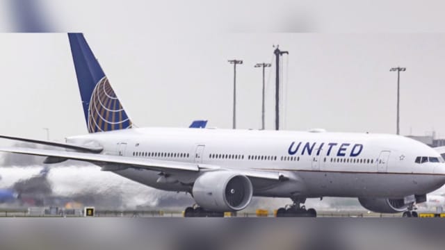 客机急速俯冲险坠机 距离海面不到250米 - 8world