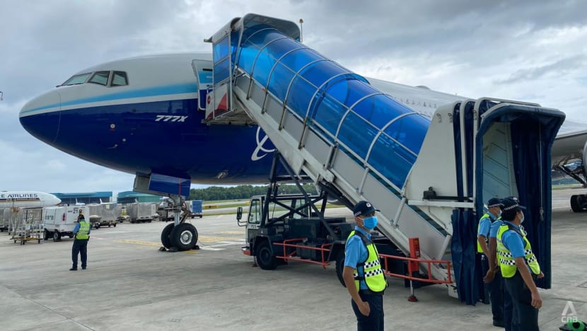 Bigger windows, quieter flight: What to expect from the new Boeing 777X ...