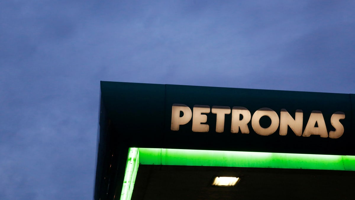 Petronas seeks expression of interest for third LNG storage tank in ...