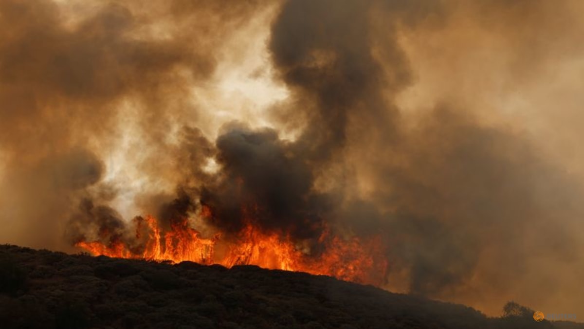 Wildfire in Spain's Gran Canaria island menaces villages - TODAY