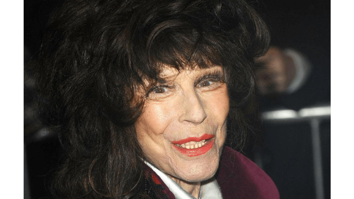 Fenella Fielding Dead At 90 8days