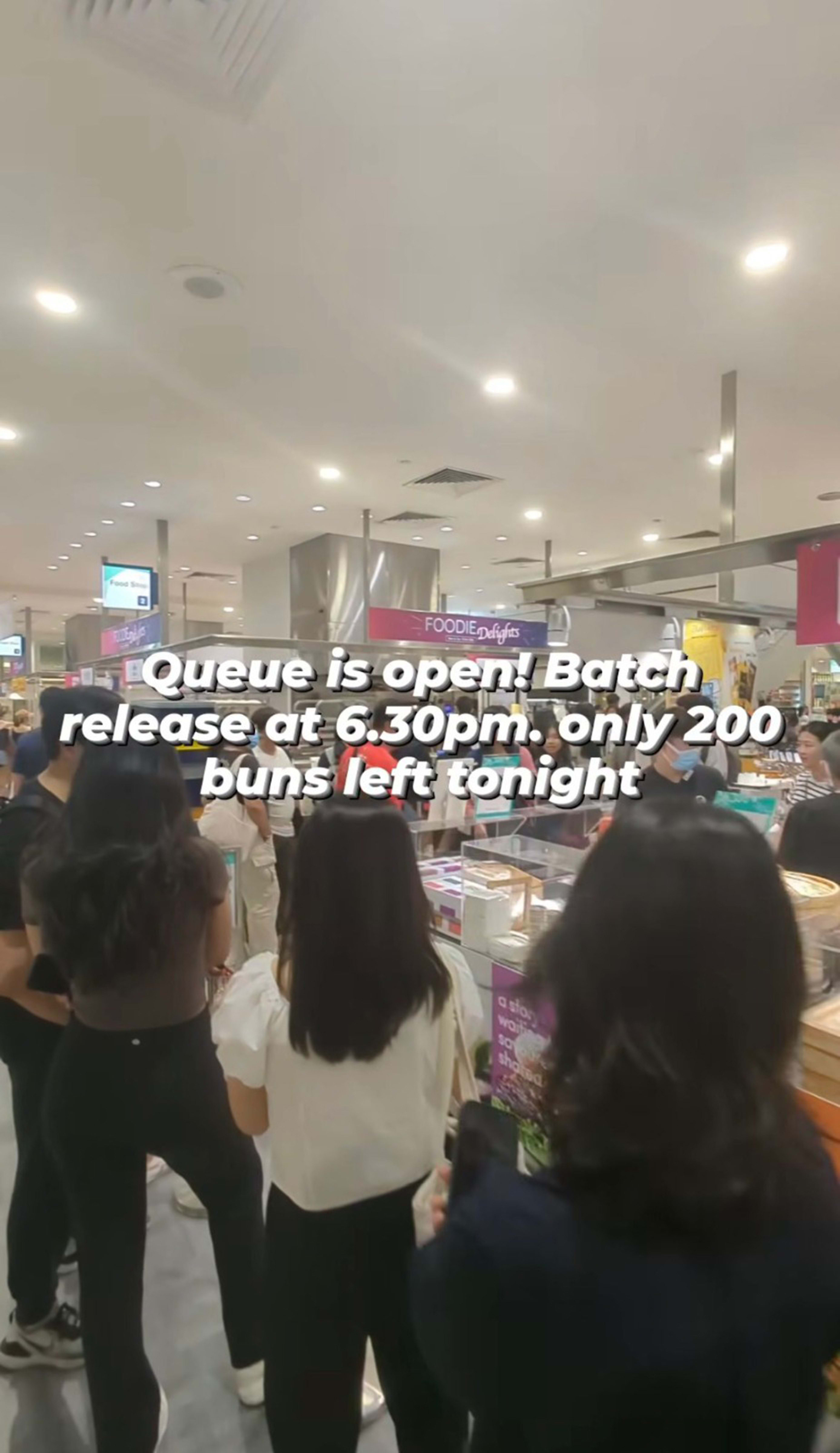 Long Queues Seen At New Shio Pan Stall Opened By Sourbombe Doughnut ...