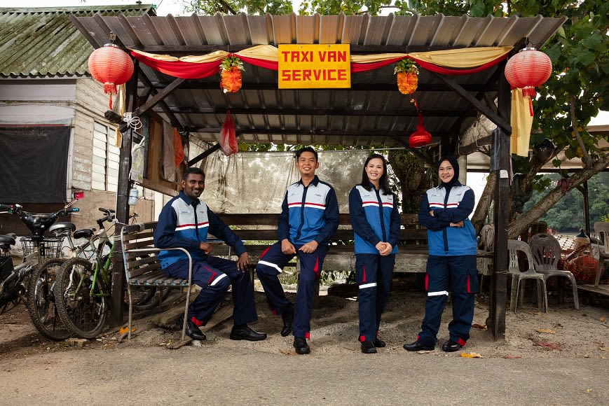 SingPost Launches New Uniforms For Postmen; Does Insta-Worthy Photo ...