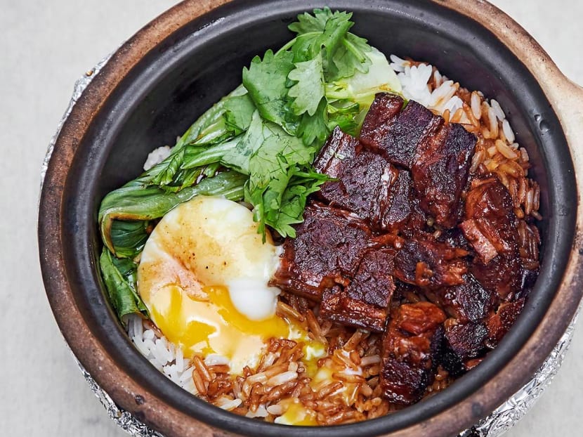 Hawker Behind Famous Mr Lorbak Stall Now Sells Shiok ‘Mod Sin’ Claypot ...