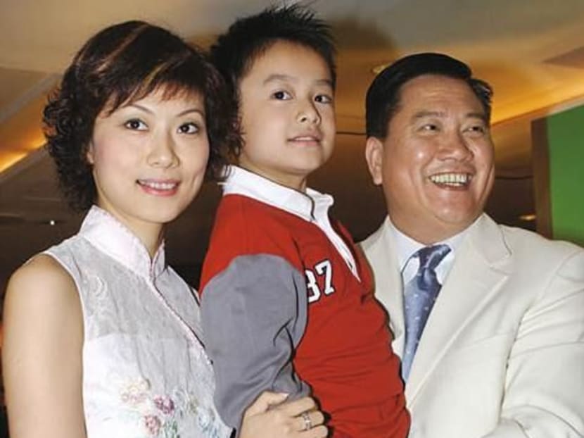 Alex Man Cries At Coming-Of-Age Ceremony For 18-Year-Old Son; Netizens ...