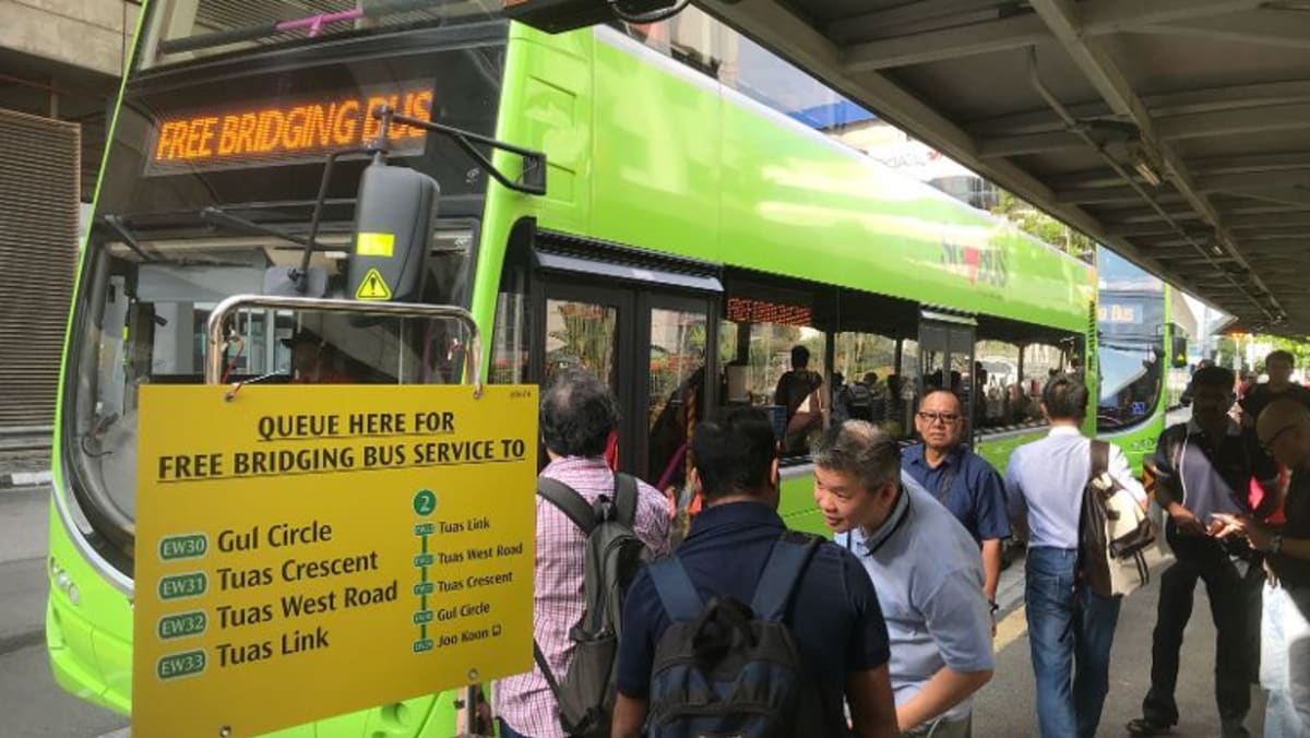 Insiden MRT: Para penumpang terpaksa keluar rumah lebih awal; bas ...