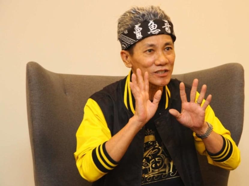 Getai Singer & 'Fish Selling Bro' Wang Lei Spends S$4K To Hire 2 ...