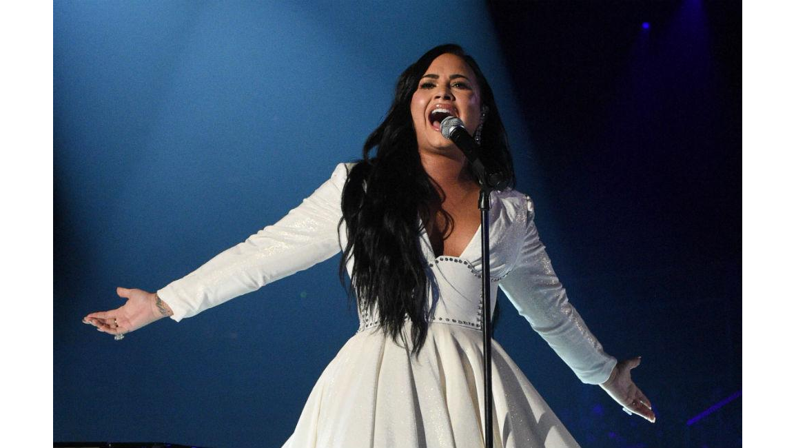 Demi Lovato dating Machine Gun Kelly? - 8 Days