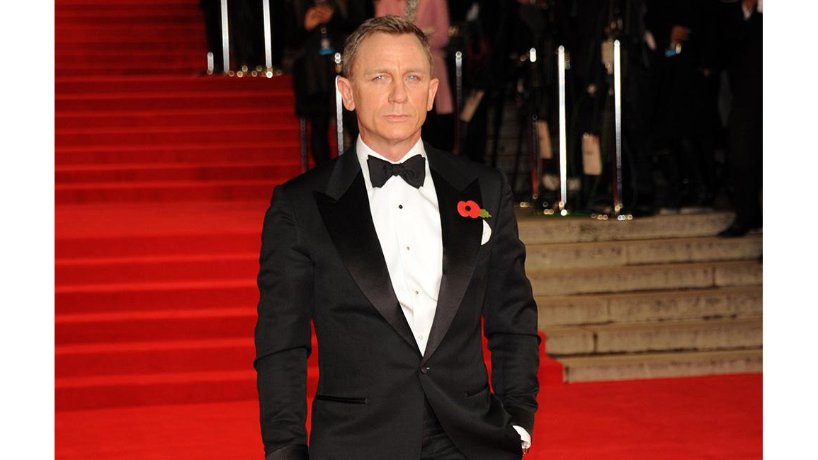 Daniel Craig says being a waiter requires 'persona' - 8days