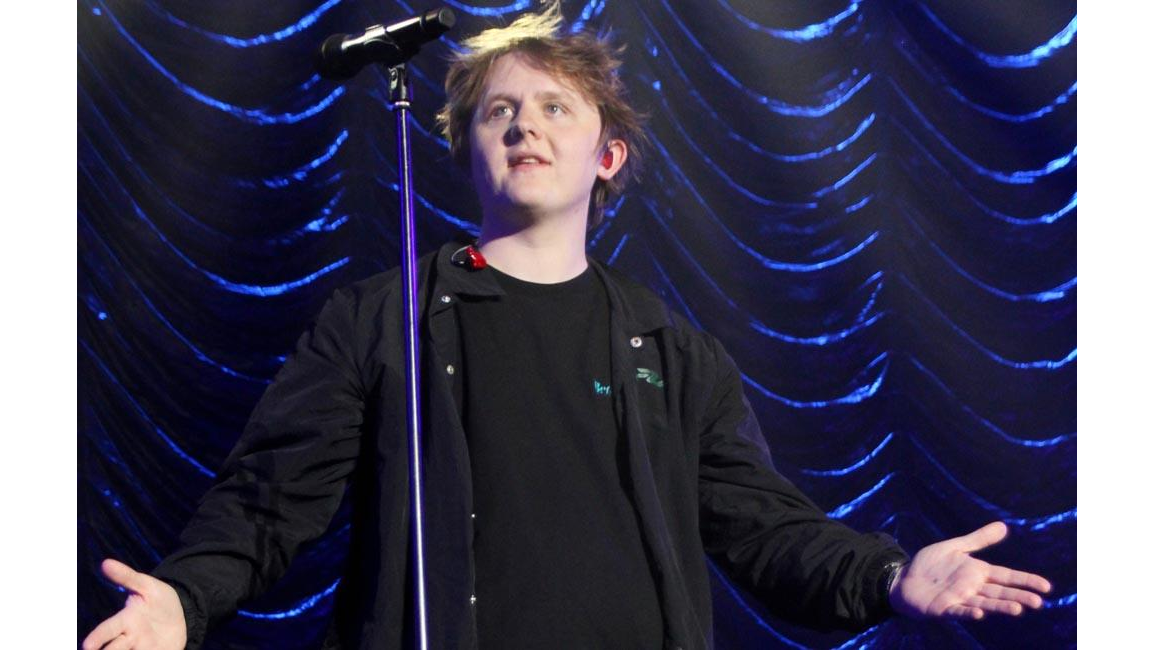 Lewis Capaldi triumphs at the Radio 1 Teen Awards - 8days