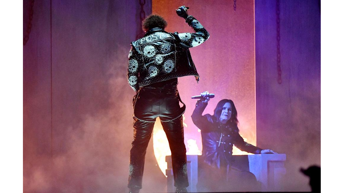 Ozzy Osbourne makes surprise performance on white throne at AMAs - 8days