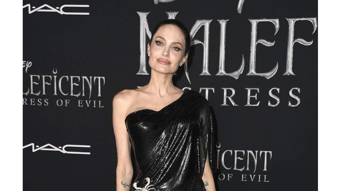Angelina Jolie felt 'broken' - 8days