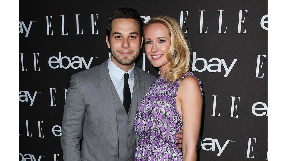 Anna Camp and Skylar Astin officially divorced - 8days
