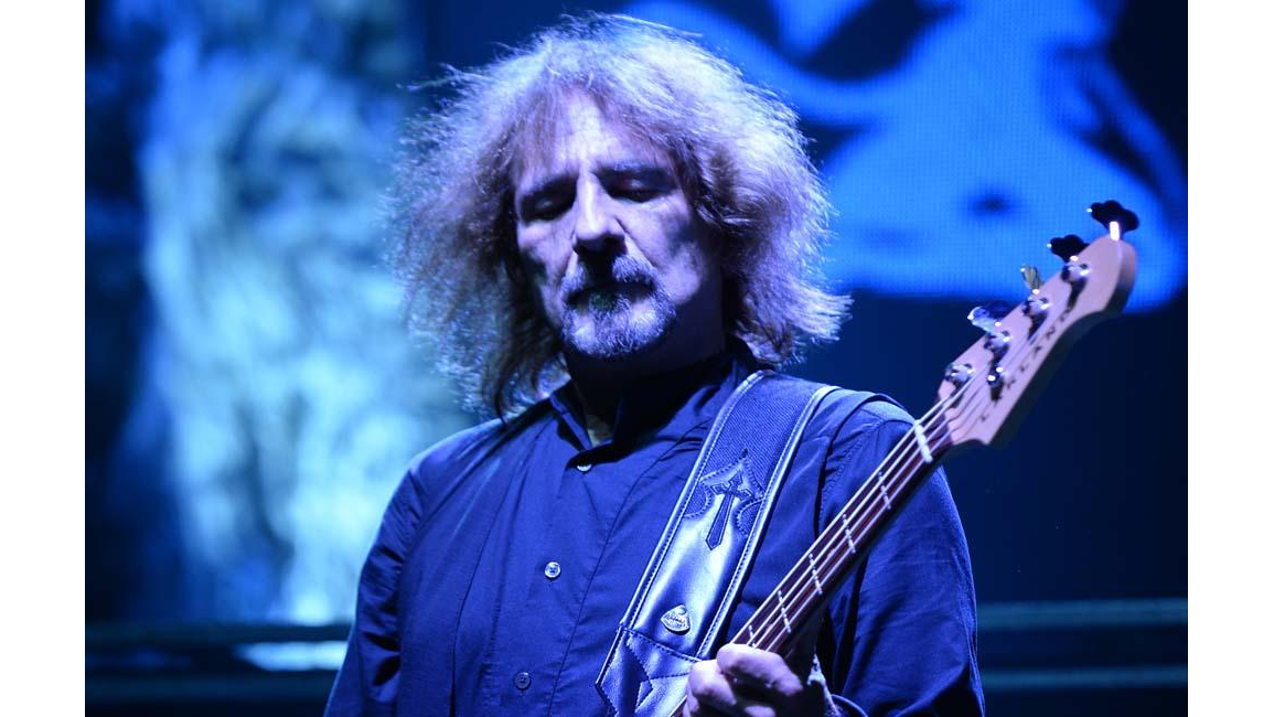 Geezer Butler 'nearly blinded' by fan - 8days