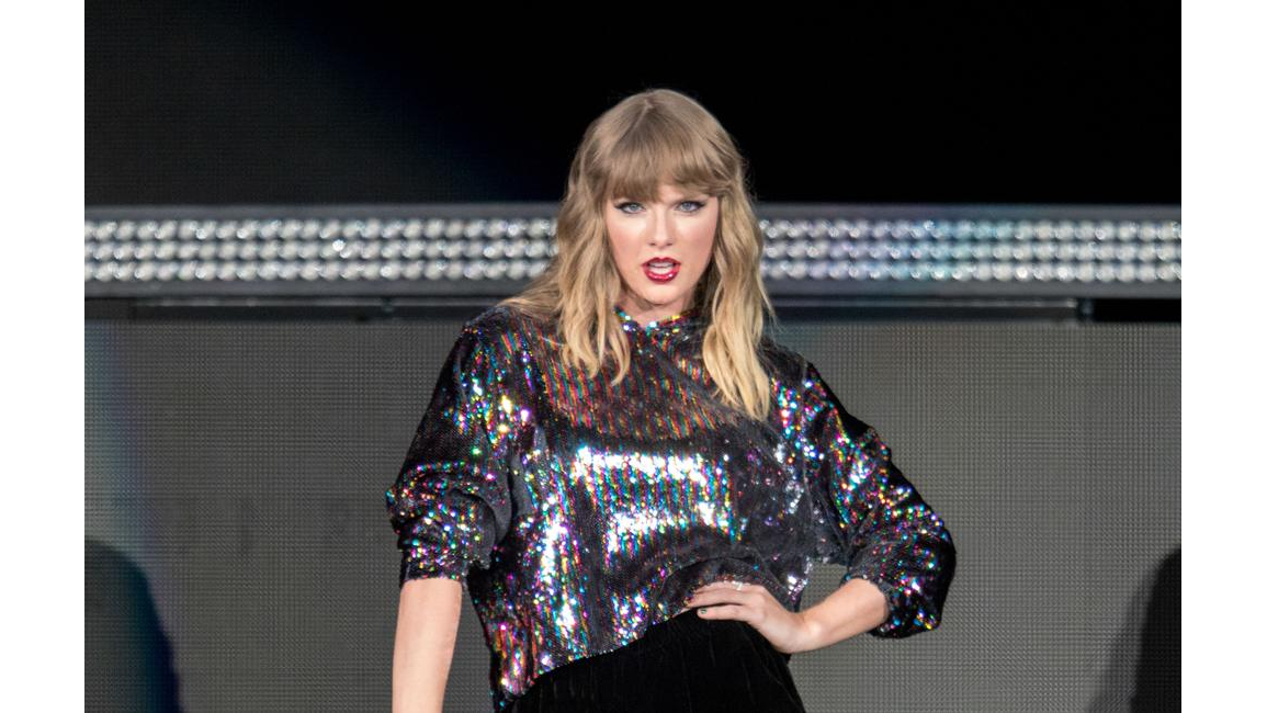 Taylor Swift's lawyer insists she wasn't given chance to buy music ...