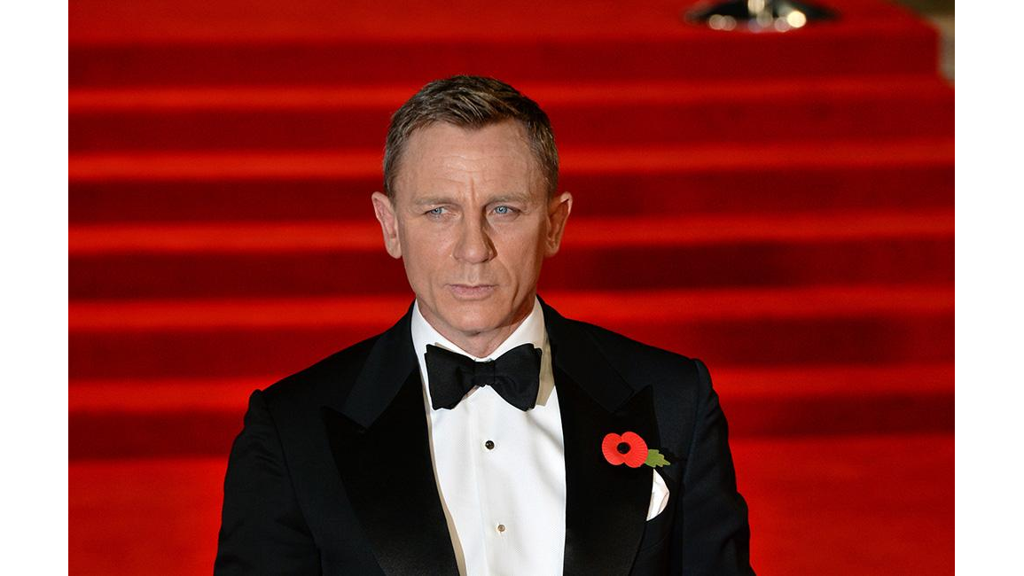 Daniel Craig resumes Bond 25 filming - 8days
