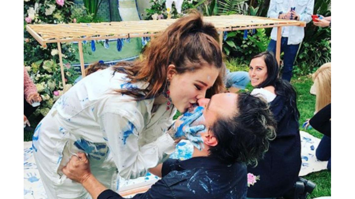 It's a baby boy on the way for Johnny Galecki - 8 Days