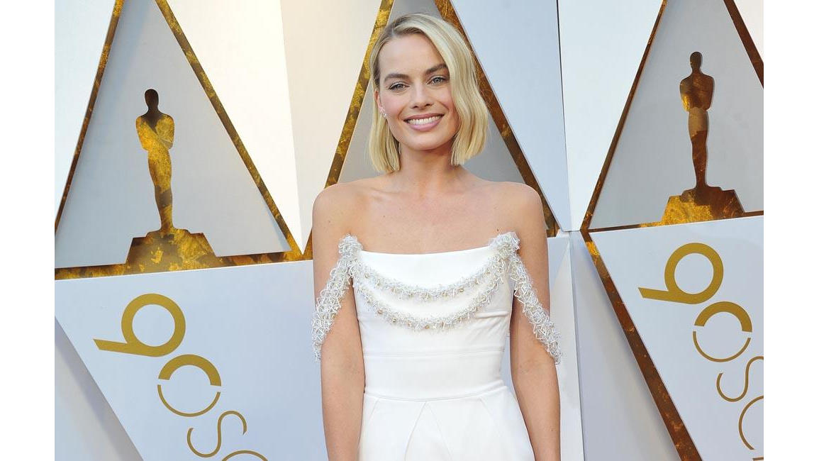 Margot Robbie shocked by reaction to regal outfits - 8days