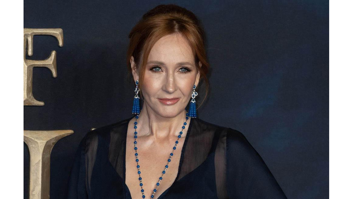 J.K. Rowling lives in 'fictional worlds' - 8days