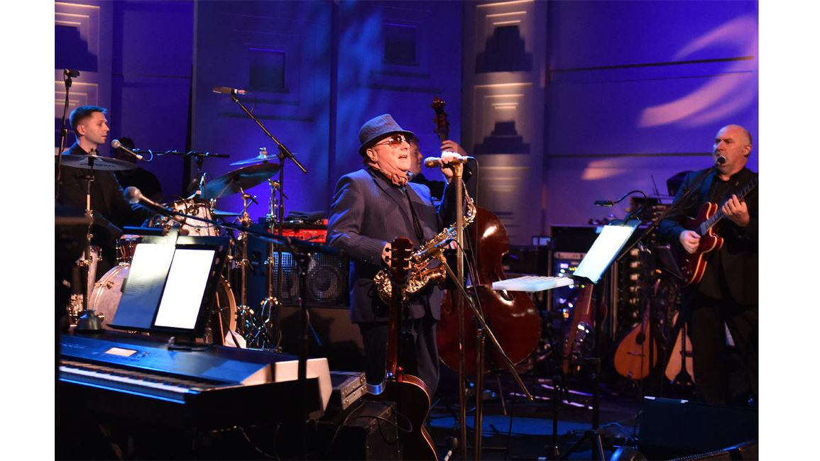 Van Morrison quits smoking for voice - 8days
