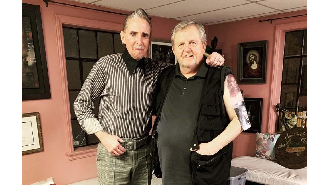 Chrissy Teigen's father gets her face tattooed on his arm - 8days