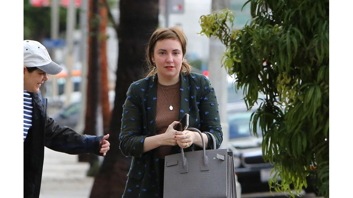 Lena Dunham regrets defending Girls writer over rape allegations - 8days