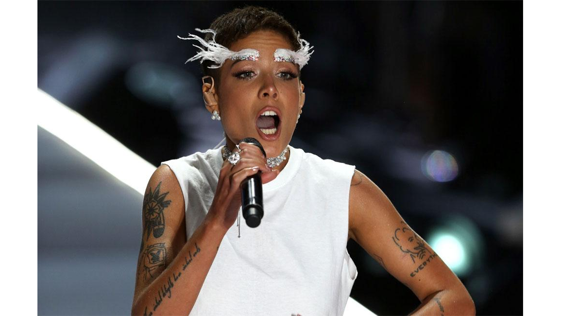 Halsey slams Victoria's Secret show - 8days