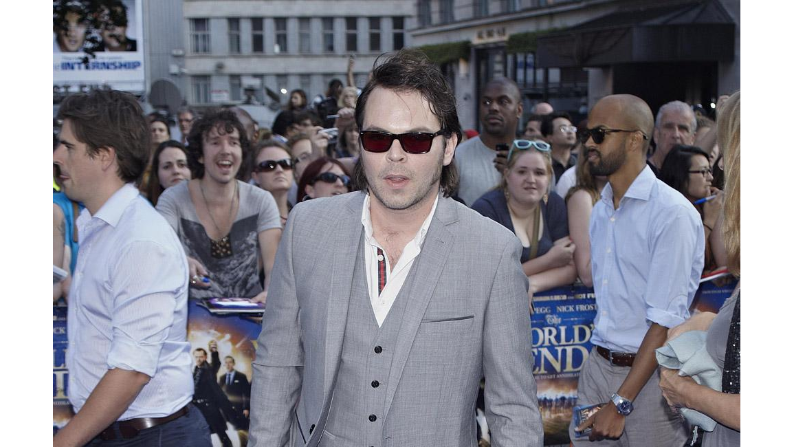 Gaz Coombes's daughter broke his leg - 8days