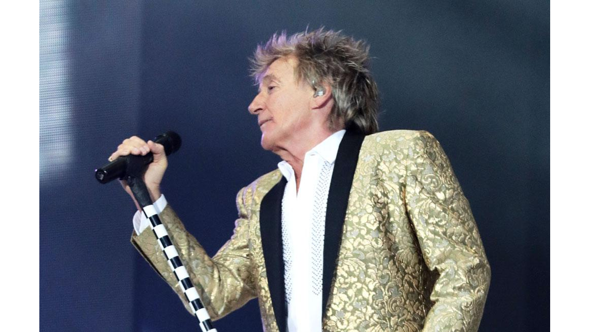 Sir Rod Stewart never expected to be a father late in life - 8days