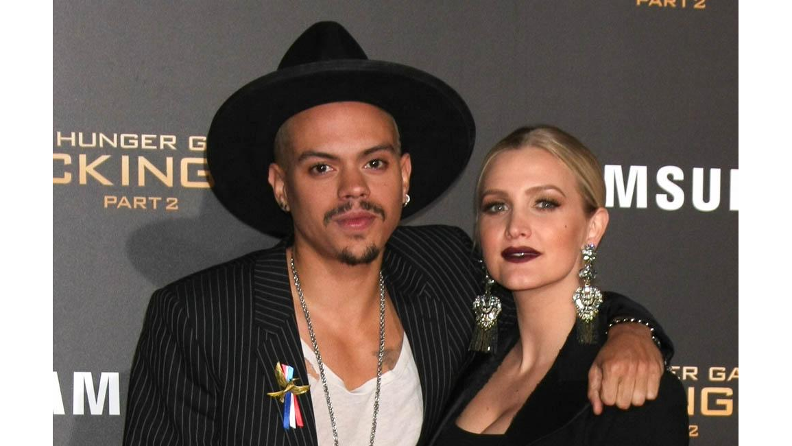Ashlee Simpson's father and husband go clubbing together - 8days