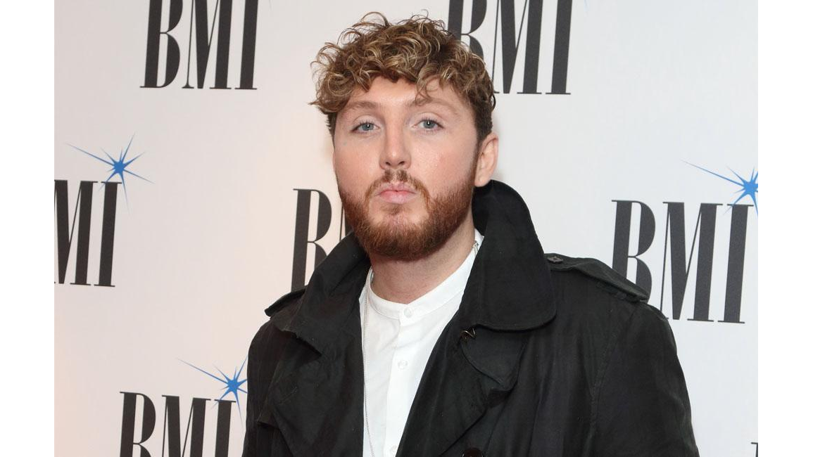 James Arthur builds home studio - 8 Days