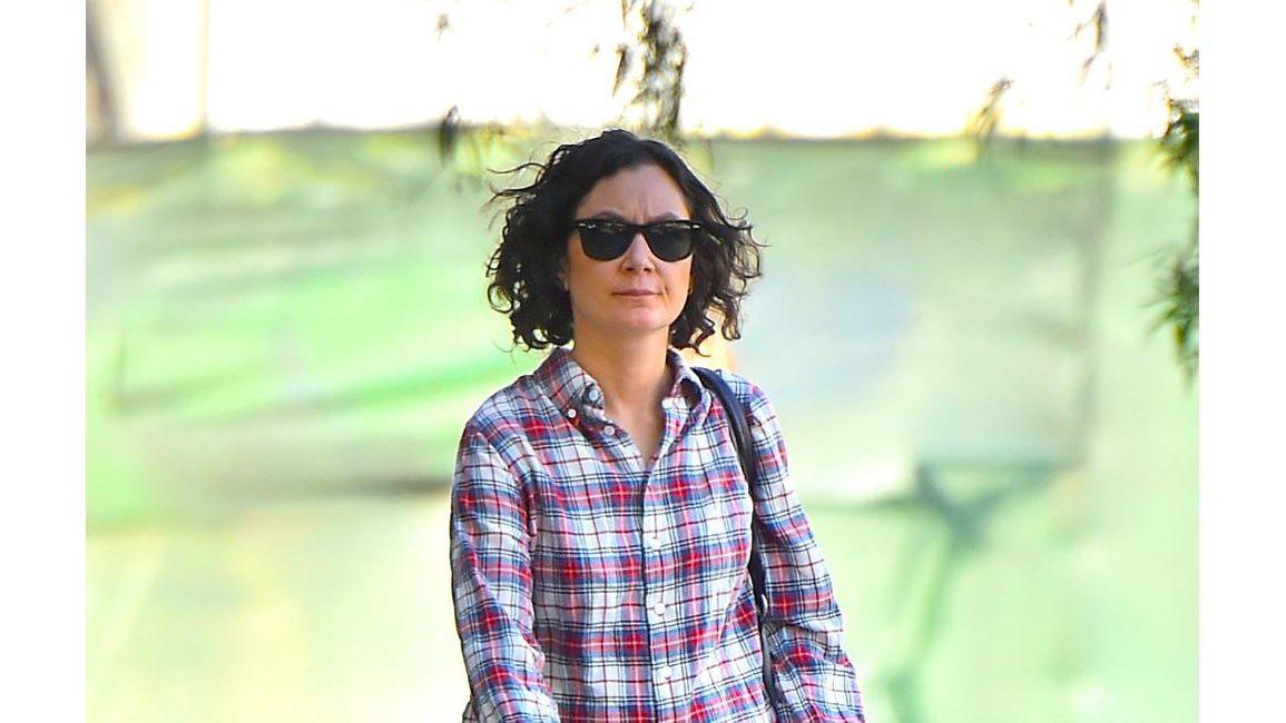 Sara Gilbert has reached out to Roseanne Barr - 8days